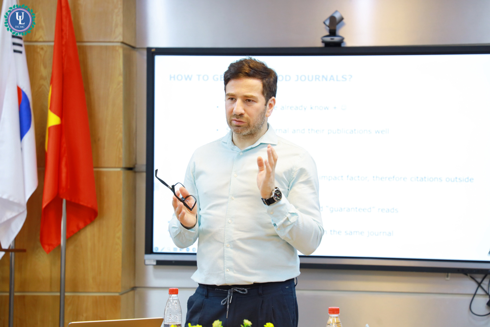 Trường Đại học Luật Thành phố Hồ Chí Minh tổ chức tọa đàm “Phương pháp viết và công bố bài báo ...